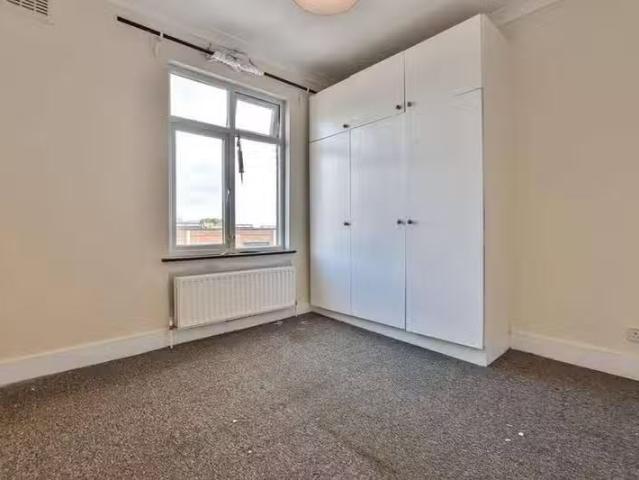 Cheap 3 bedroom flat to rent in London, N19