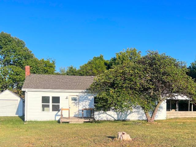 Unique 3 Bedroom Home South of Carl Junction