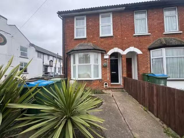 Just in! 3 bedroom house for rent in Bicester Road, AYLESBURY.