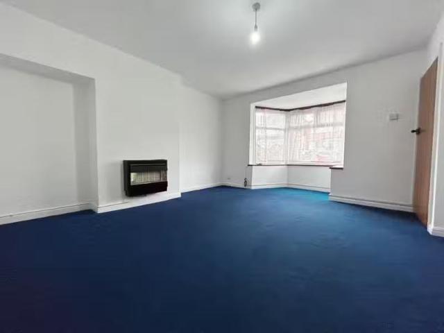 Cheap 3 bedroom house for rent in Wardend Road, B8