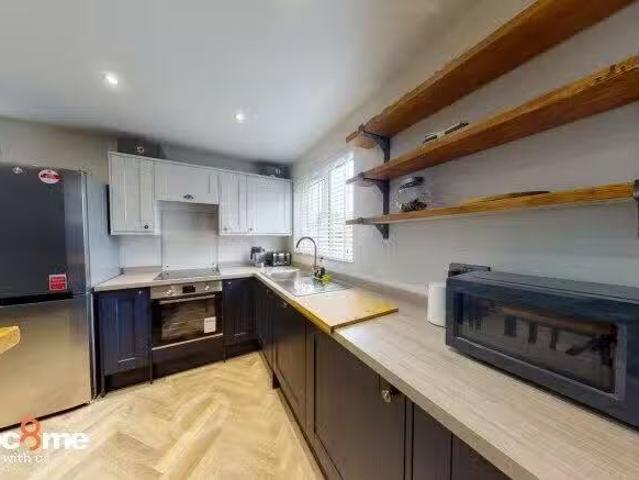 Cozy 3 bedroom house share for rent in Carlyle Road, B16