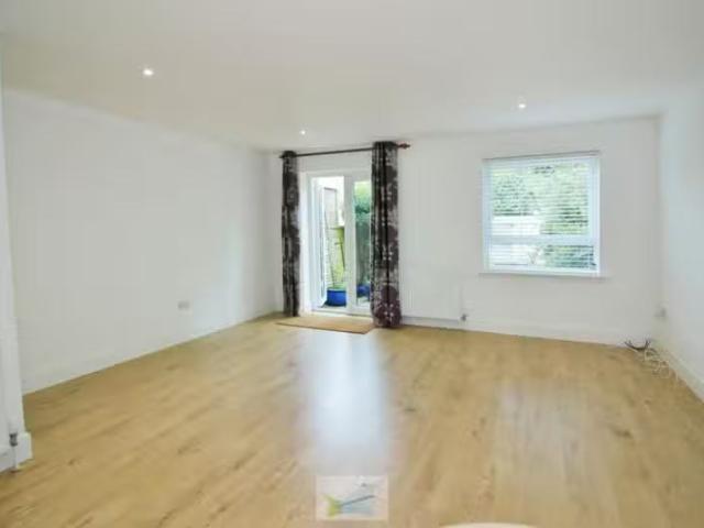 Cheap 3 bedroom semi detached house for rent in Ashley, New Mi.