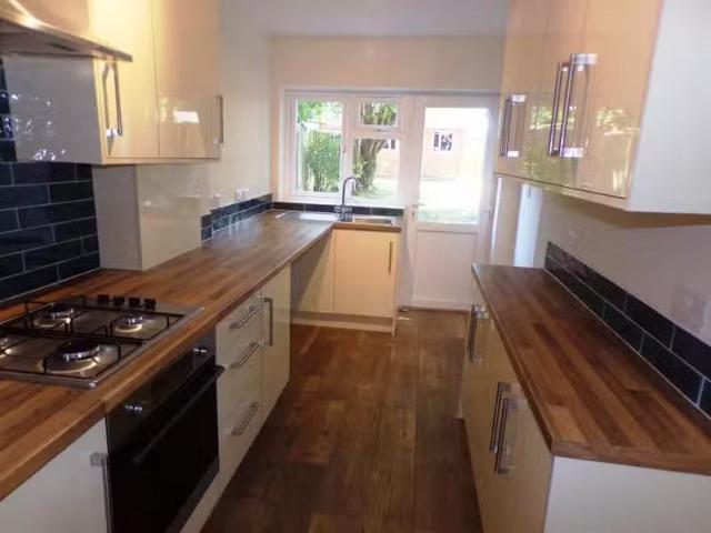 Nice 3 bedroom semi detached house for rent in Goosemoor Lane.