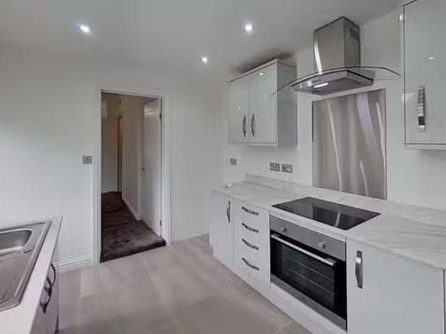 Cheap 3 bedroom semi detached house for rent in Graig Yr Hesg.