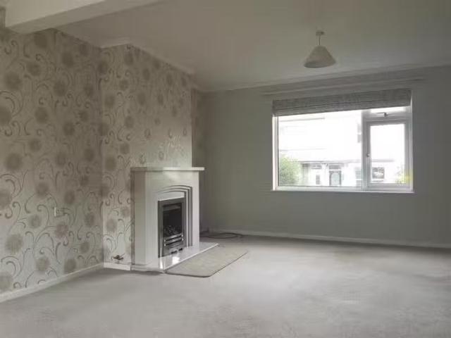 Rental! 3 bedroom semi detached house for rent in Fitz Road, b.