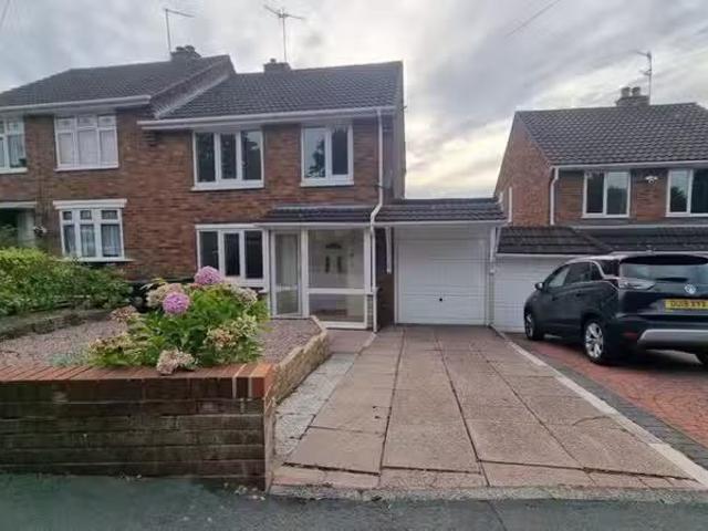 Charming 3 bedroom semi detached house for rent in Harrison Ro.