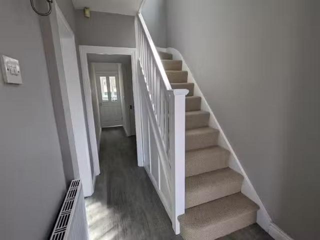 For Rent! 3 bedroom semi detached house for rent in Lyndon Roa.