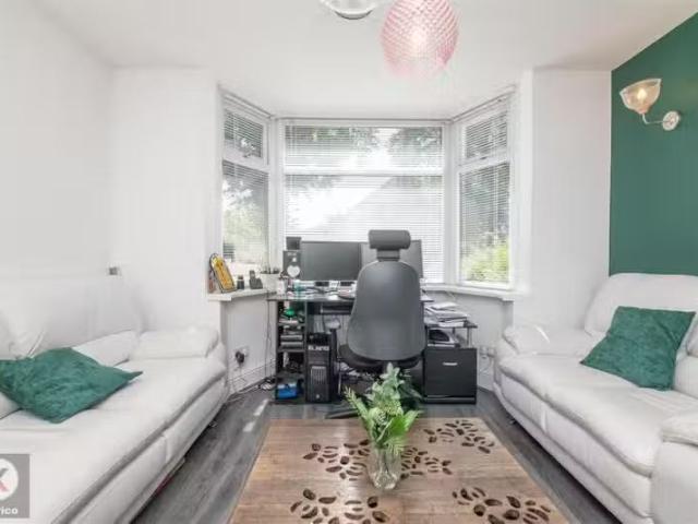 Cheap 3 bedroom semi detached house for rent in Scribers Lane.