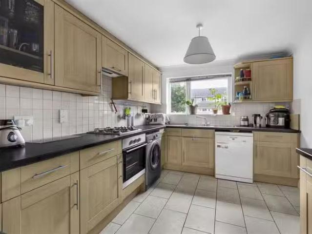 Deal! 3 bedroom semi detached house for rent in Wulfstan Way.