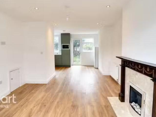 Cozy 3 bedroom semi detached house for rent in Thurlestone Roa.