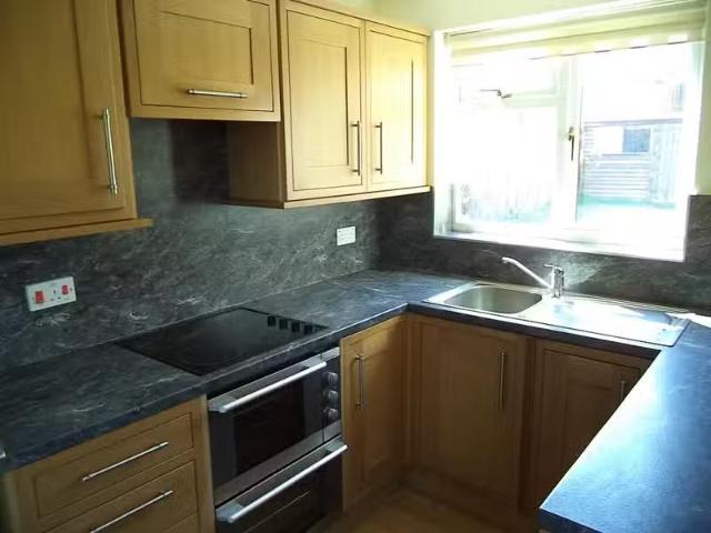 Rental! 3 bedroom semi detached house for rent in Yeovil, BA21
