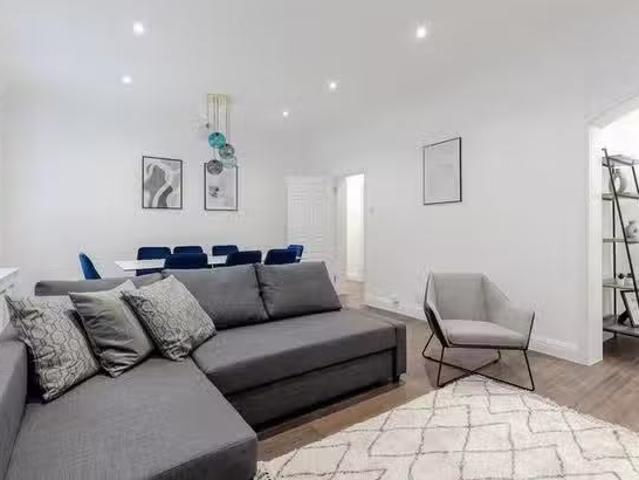Charming 3 BR Wells Street