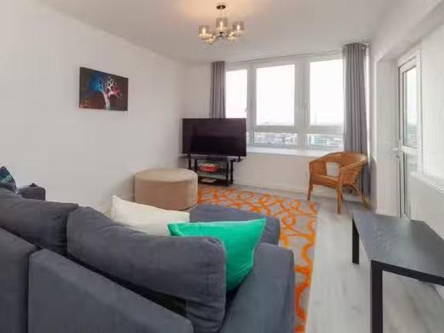 Cozy 3 BR Bath Street