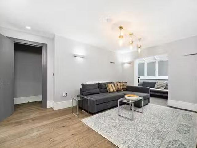 Just in! 3 BR Lisson Grove