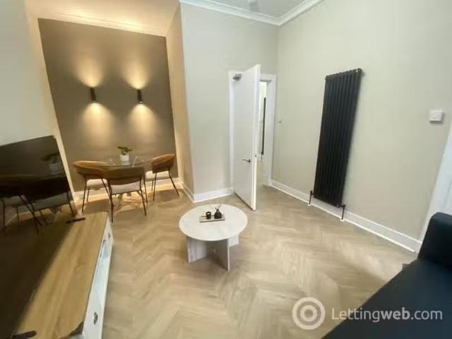 Cheap 3 BR Property to rent in Orchard Street, Ground Floor, A.