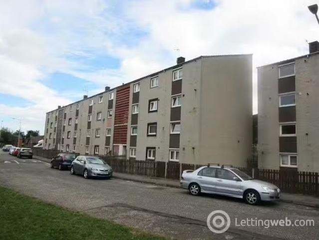Deal! 3 BR Property to rent in Calder Place, Edinburgh, Midlot.