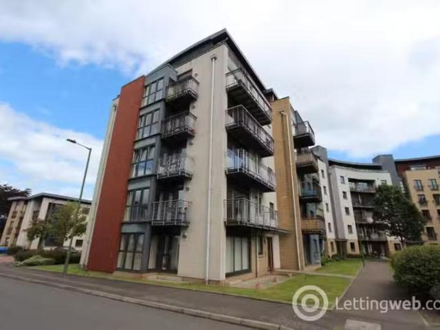 Rental! 3 BR Property to rent in East Pilton Farm Crescent, Pi.