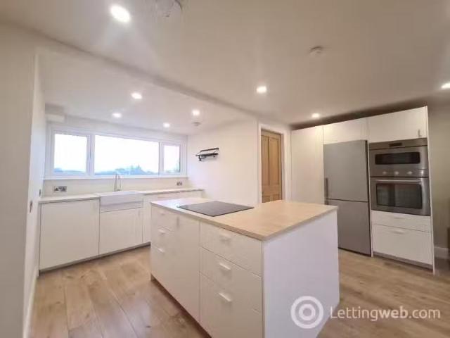 Unique 3 BR Property to rent in Graham Terrace, Stewarton, Eas.
