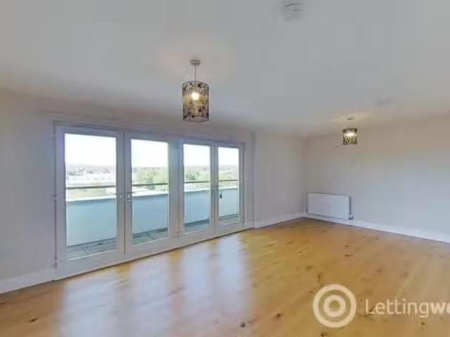 Unique 3 BR Property to rent in Lindsay Road, Edinburgh, Midlo.