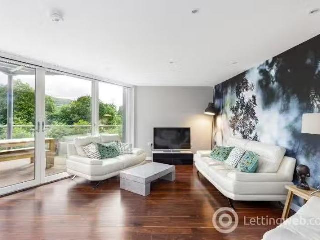Just in! 3 BR Property to rent in Swanston Drive, Fairmilehead.