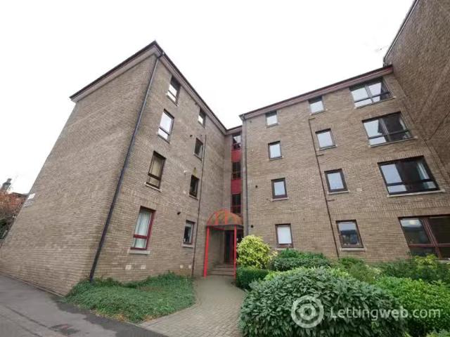 Just in! 3 BR Property to rent in Sienna Gardens, Newington, E.