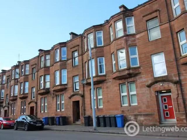 Cozy 3 BR Property to rent in Whitecrook Street, Clydebank, We.