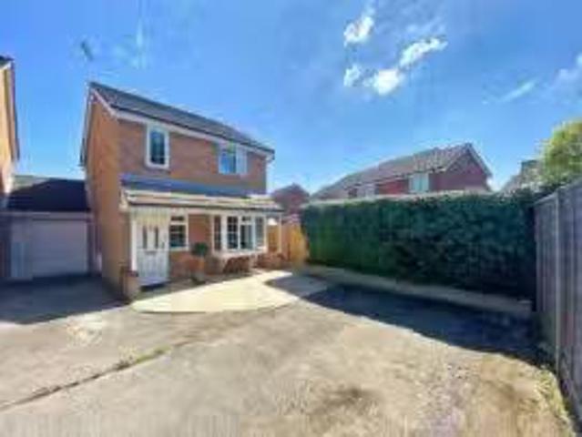 Cozy 3 BR Property & Houses to Rent: Caernarvon, Frimley, Camb.