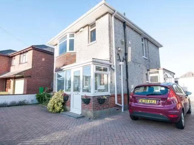 New 1 BA 4 bedroom detached house for rent in Alton Road, Bour.