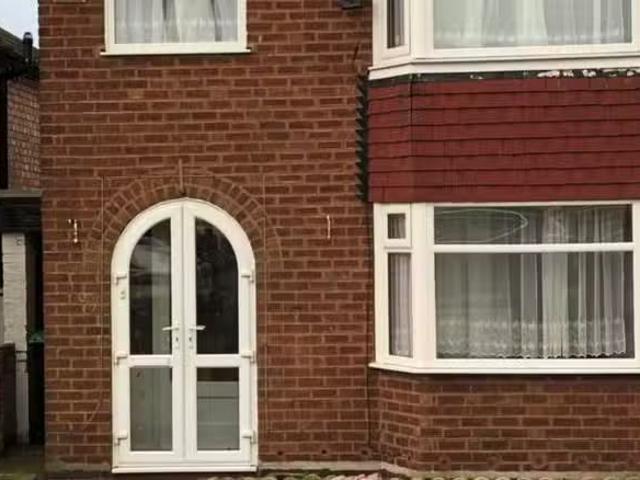 Nice 1 BA 4 bedroom detached house for rent in Lechlade Road.