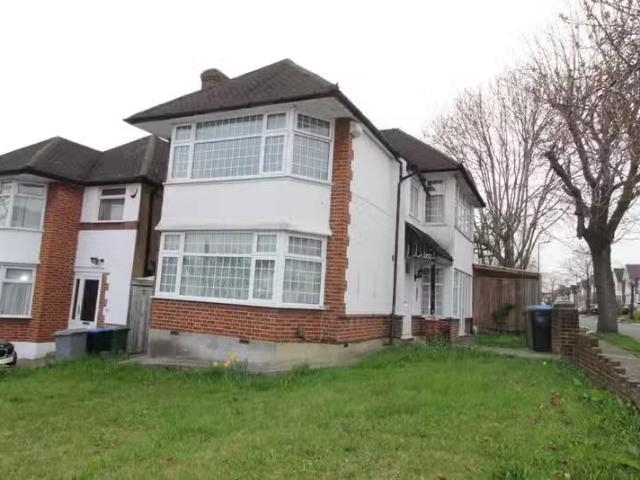 Deal! 1 BA 4 bedroom detached house for rent in Woodbird Hill.