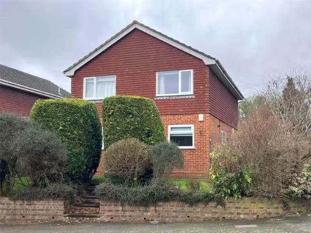Nice 1 BA 4 bedroom Detached House to rent, Crofton Lane, Pett.