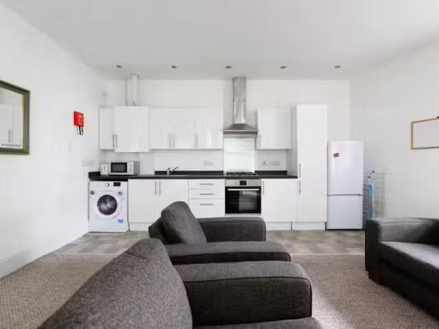 New 1 BA 4 bedroom flat for rent in Bear Road, Brighton, BN2
