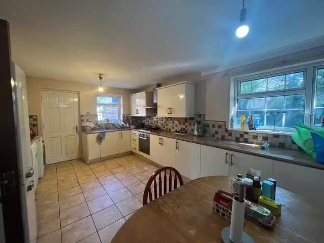 Cheap 1 BA 4 bedroom flat for rent in Dog Kennel Lane, Birming.