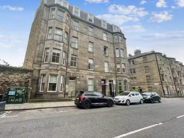 Nice 1 BA 4 bedroom flat for rent in East Preston Street, Newi.
