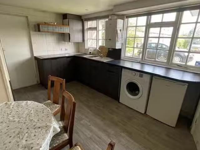 Unique 1 BA 4 bedroom house for rent in Briars Close, Hatfield.