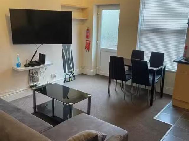 Rental! 1 BA 4 bedroom house for rent in Dalrymple Road, Brist.