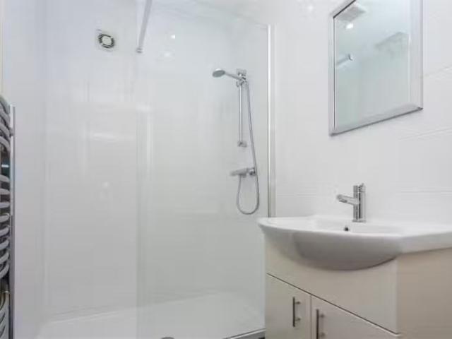Unique 1 BA 4 bedroom house for rent in Hollingdean Road, BN2