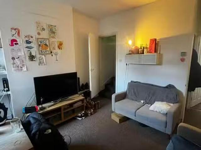 Nice 1 BA 4 bedroom house for rent in Hubert Road, Birmingham.