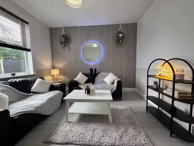 Cozy 1 BA 4 bedroom house for rent in Junction Street 4 bed.