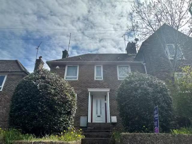 Charming 1 BA 4 bedroom house for rent in Ringmer Drive, Brigh.