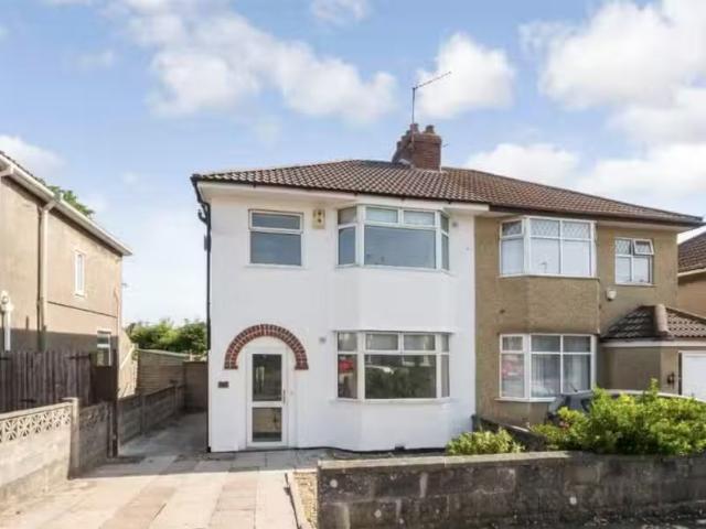 Charming 1 BA 4 bedroom semi detached house for rent in Filton.