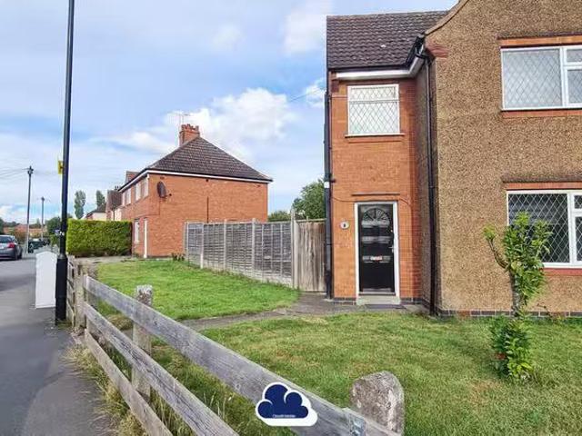 Cozy 1 BA 4 bedroom semi detached house for rent in Freeburn C.