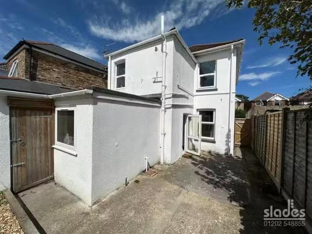For Rent! 1 BA 4 bedroom private hall for rent in STUDENT/ SHA.