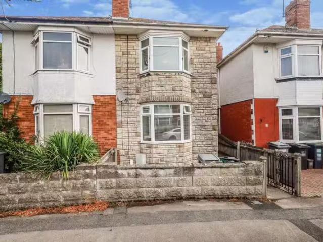 Unique 1 BA 4 bedroom property for rent in Elmes Road, Bournem.