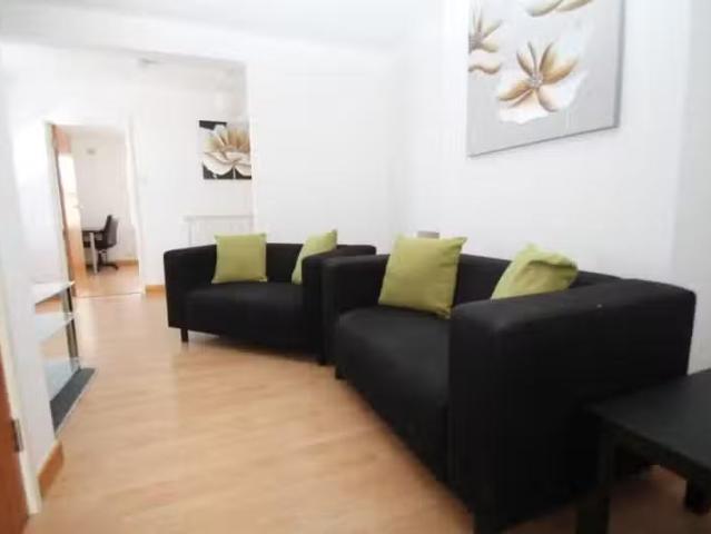 Unique 1 BA 4 bedroom property for rent in Wallisdown Road, Po.