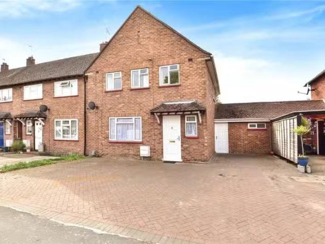 Deal! 1 BA 4 bedroom terraced house for rent in Cedar Way, Gui.