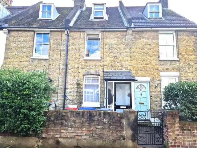 Nice 1 BA 4 bedroom terraced house for rent in Black Griffin L.