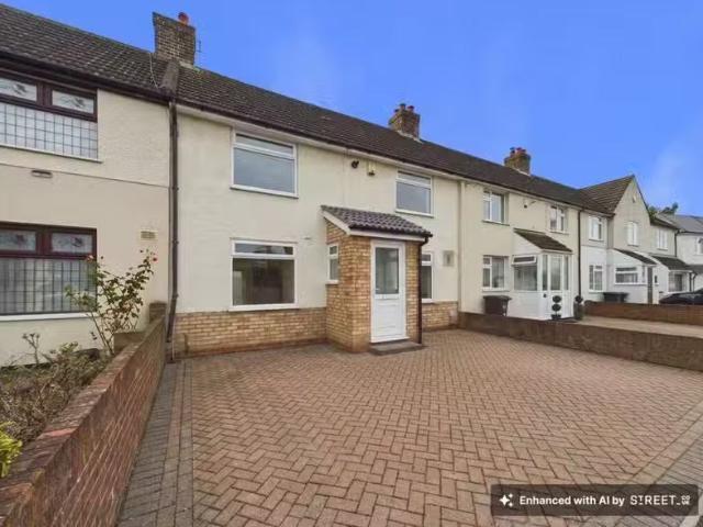 Unique 1 BA 4 bedroom terraced house for rent in Elm Road, Dar.