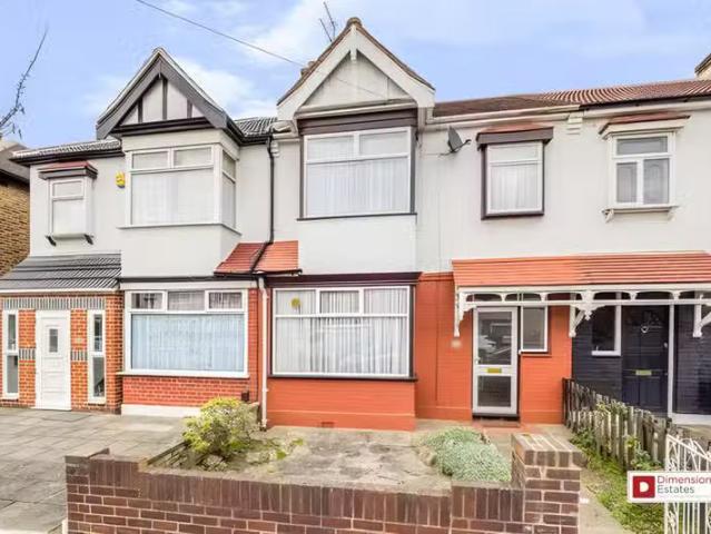 Nice 1 BA 4 bedroom terraced house for rent in Horace Road, Ba.