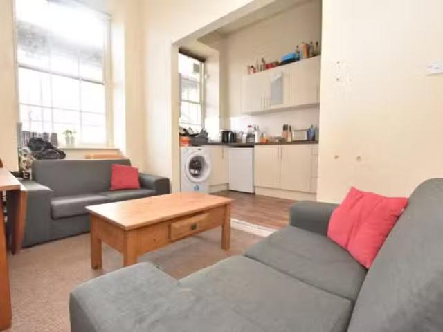 New 1 BA 4 bedroom terraced house for rent in Richmond Terrace.